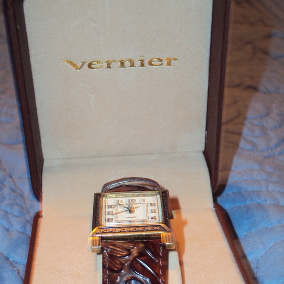 Vernier | Accessories | Vintage Vernier Embossed Brown Leather Watch ...